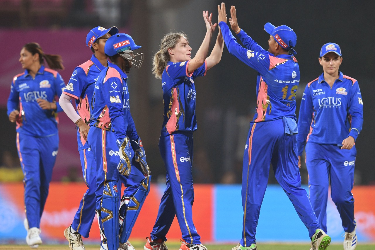 WPL 2026: Kerr, Carey pick three wickets each as MI register 50-run win ...